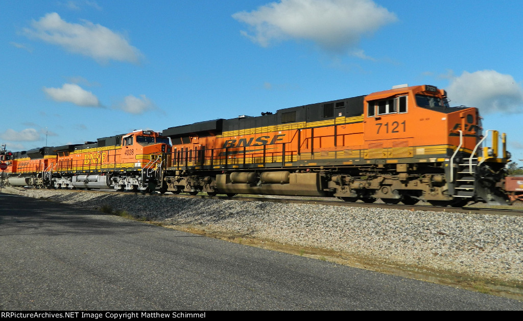 BNSF 4038 & BNSF 7121